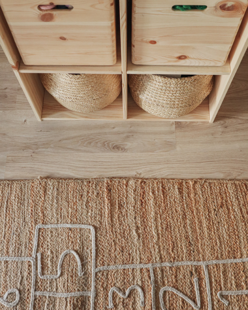 Una habitación infantil en madera natural para una niña especial - Astiblog