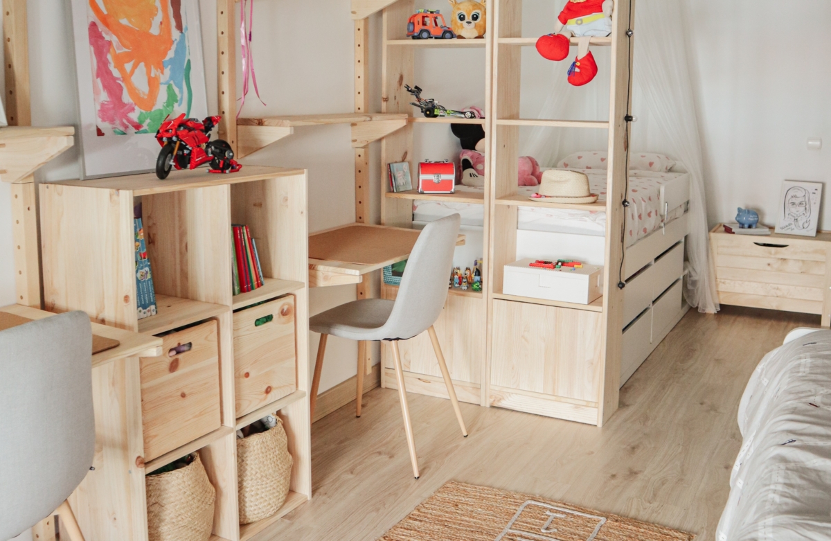Una habitación infantil en madera natural para una niña especial - Astiblog