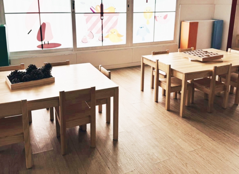 Caperucita Rosa: una escuela infantil con muebles de madera natural
